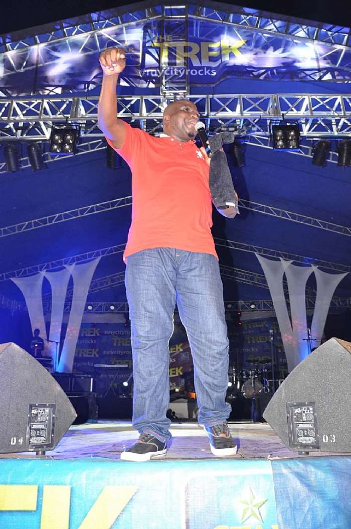 Fans Stun 'Sean Tizzle with ‘Gifts’ at Star Music Trek Finale!