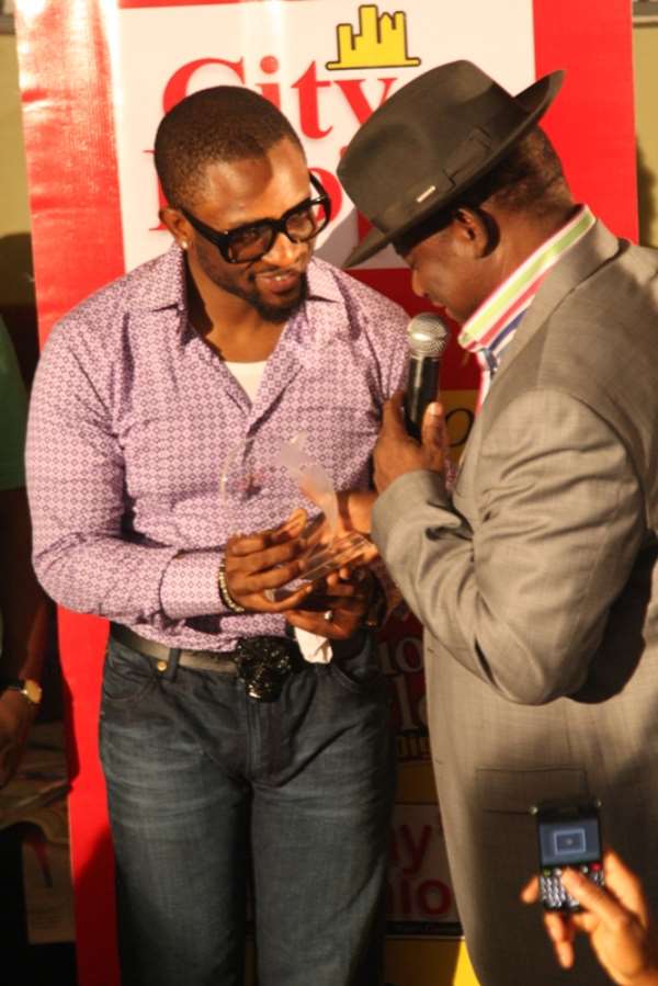 CELEBS GATHER TOGETHER FOR DAREY ART ALADE