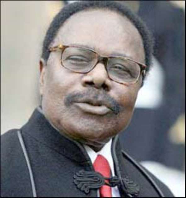 Crowds watch Bongo's body return