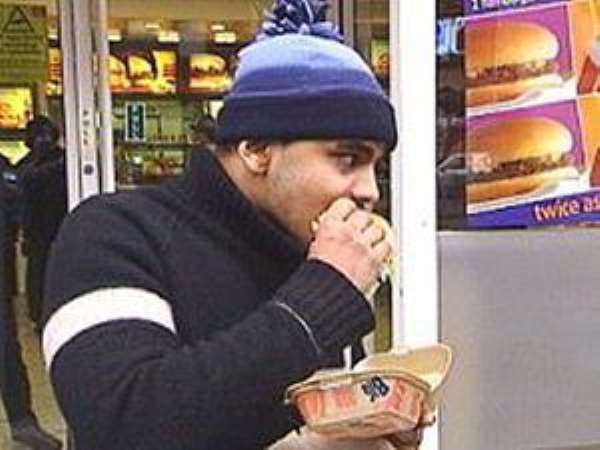 'Scoffing food contributes to obesity'