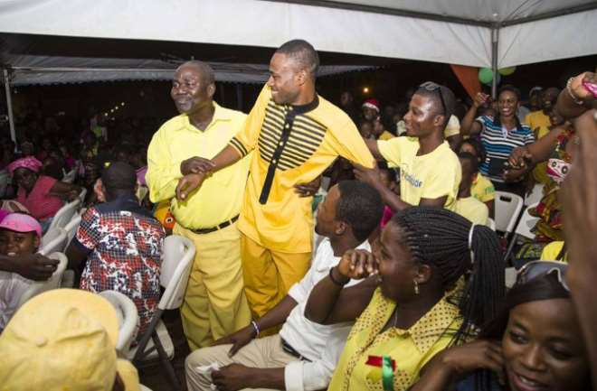 Delighted Fans Mob Adom FM Presenters At ‘Kolor Party’