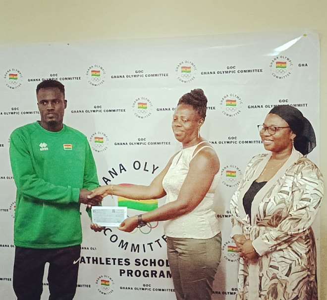 GOC President presents International Olympic solidarity scholarships to ...