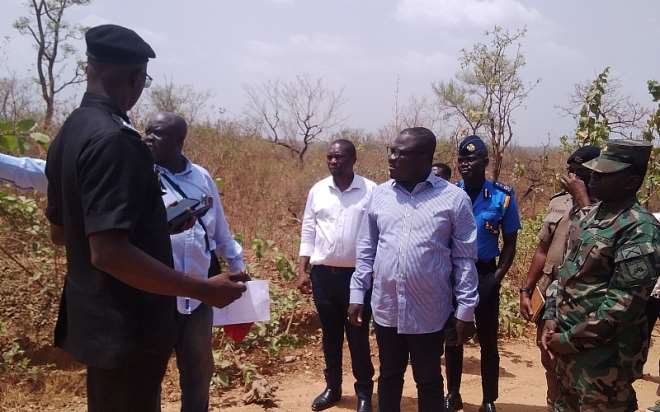 Daredevil illegal miners target Bui Dam amid minister’s crackdown