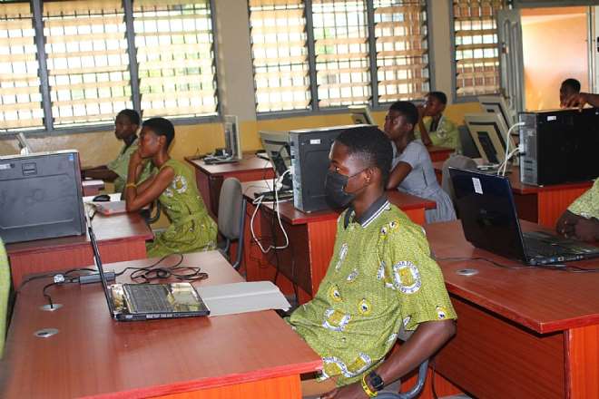 1986 Year Group of Obuasi Sec Tech donates computers to alma mater