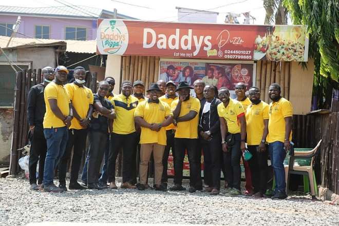 Pojoba 2006 Year Group Pay Courtesy Call On Daddy's Pizza