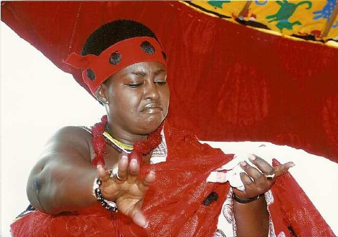 Columbus Welcomes Queen of Chiraa