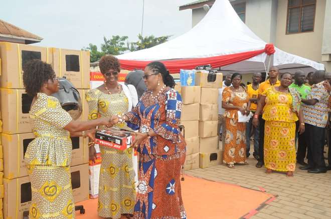 First Lady advises Hairdressers and Beauticians to explore ...