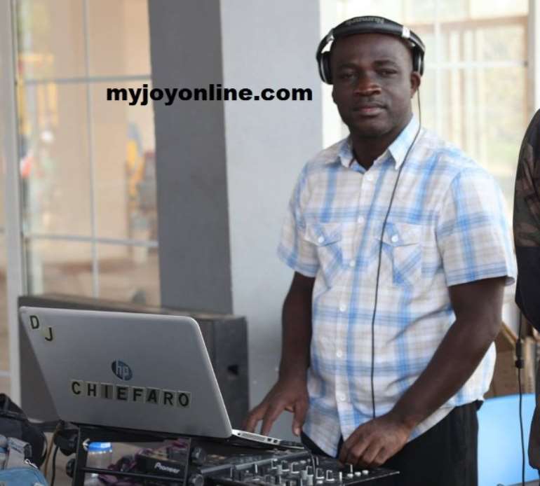 Long winding queues greet patrons at Luv FM Party in the Park