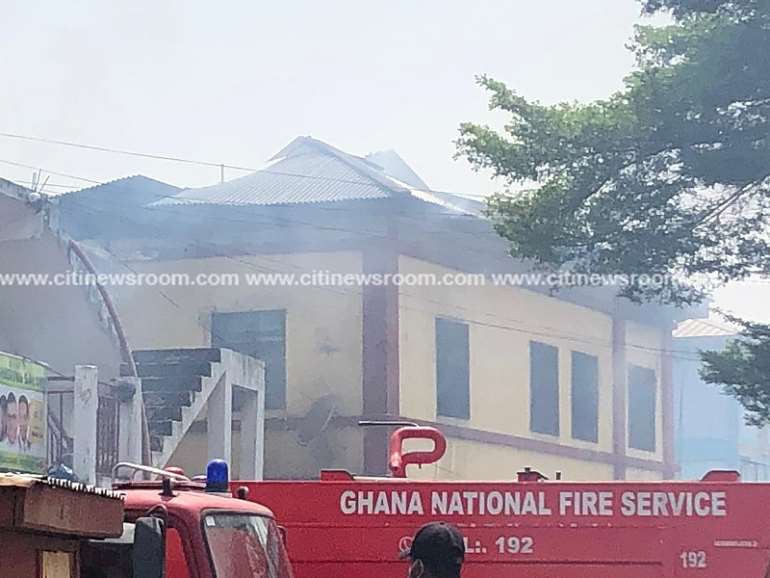 Accra: Fire destroys storey building in Adabraka