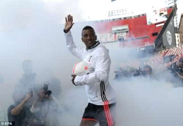 Nani: Valencia's new player wows with capoeira skills at his unveiling