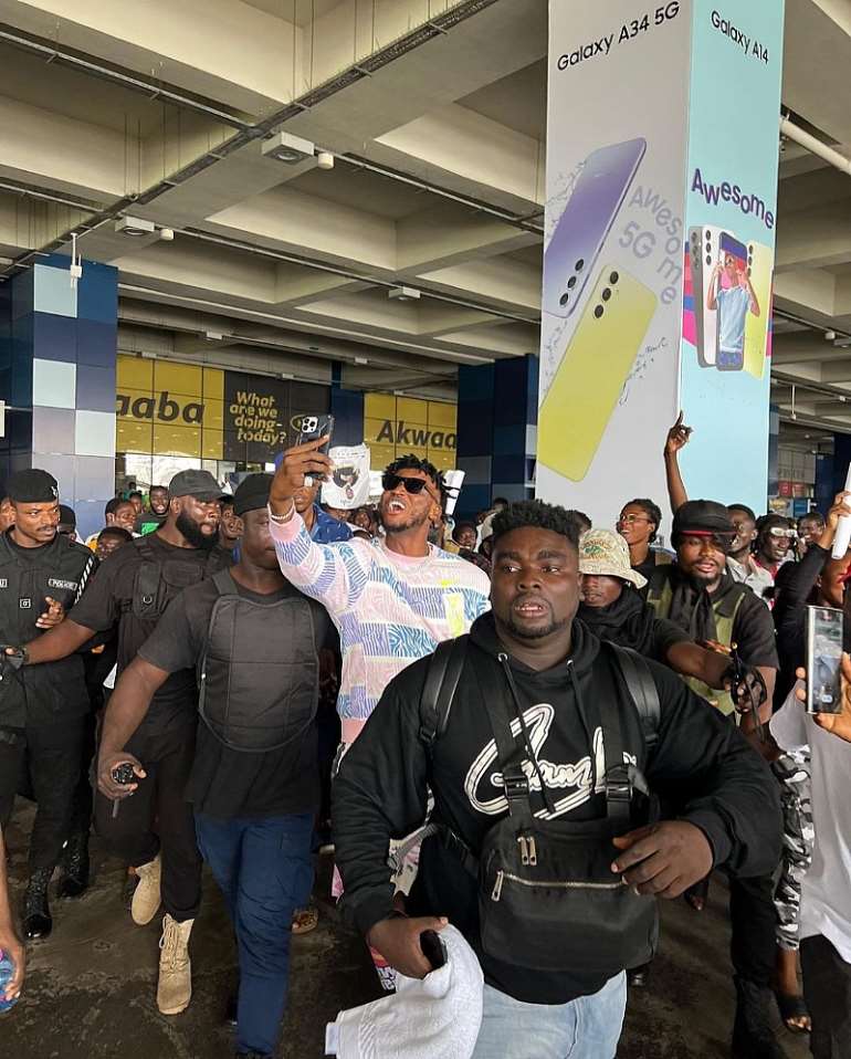 Gambo returns from America to rousing welcome as fans besiege Kotoka ...