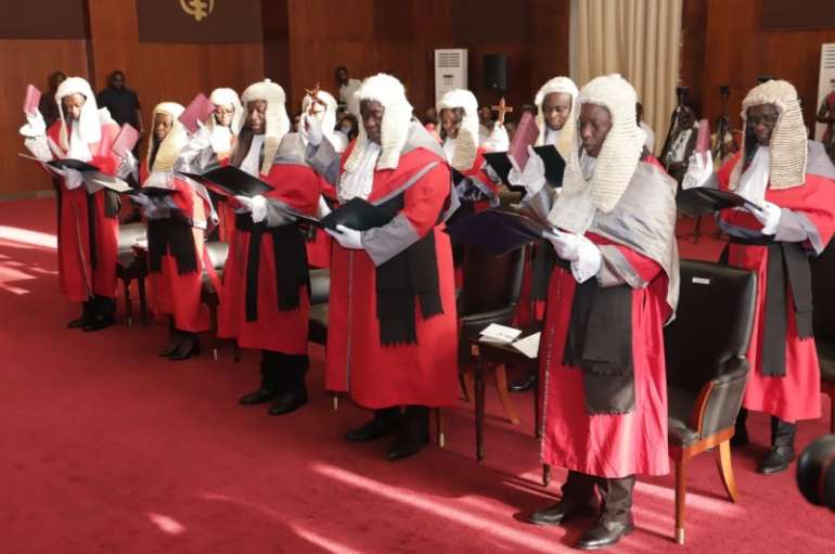 10 new justices of the High Court sworn into office