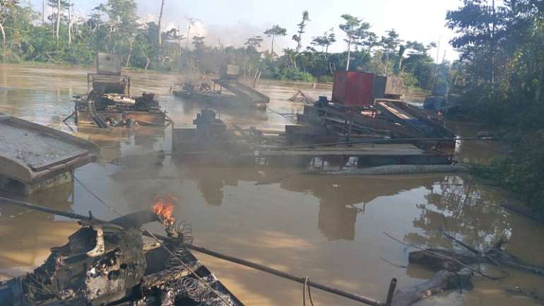 Dunkwa-on-Offin: Anti-galamsey team destroys illegal mining equipment