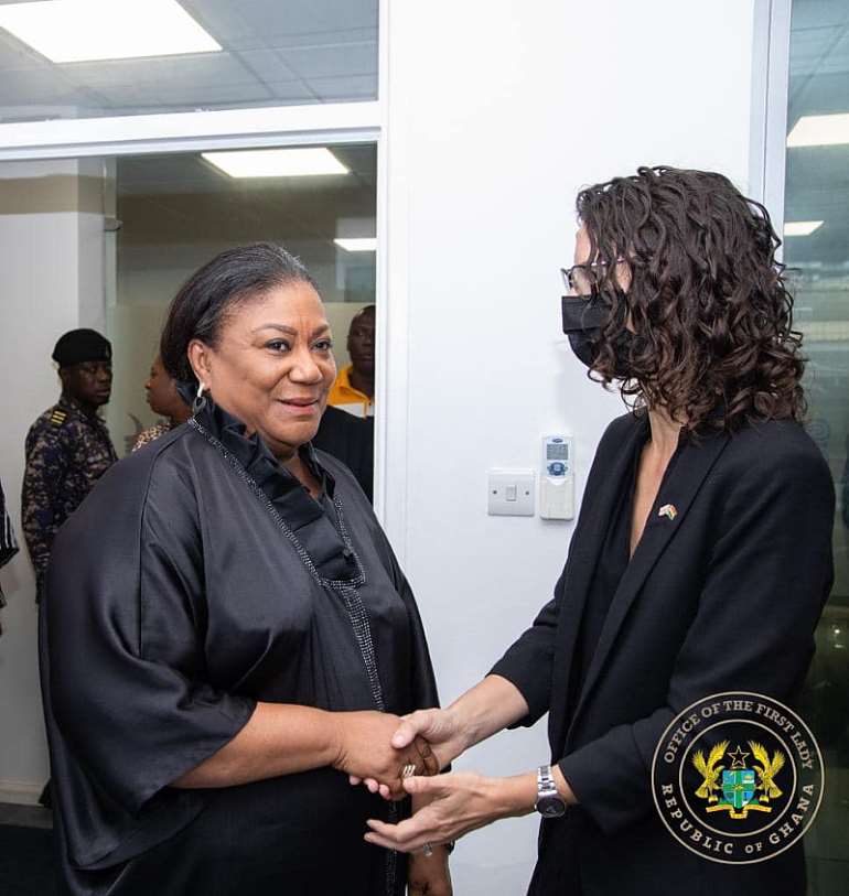 First Lady signs book of condolence in honour of Queen Elizabeth II