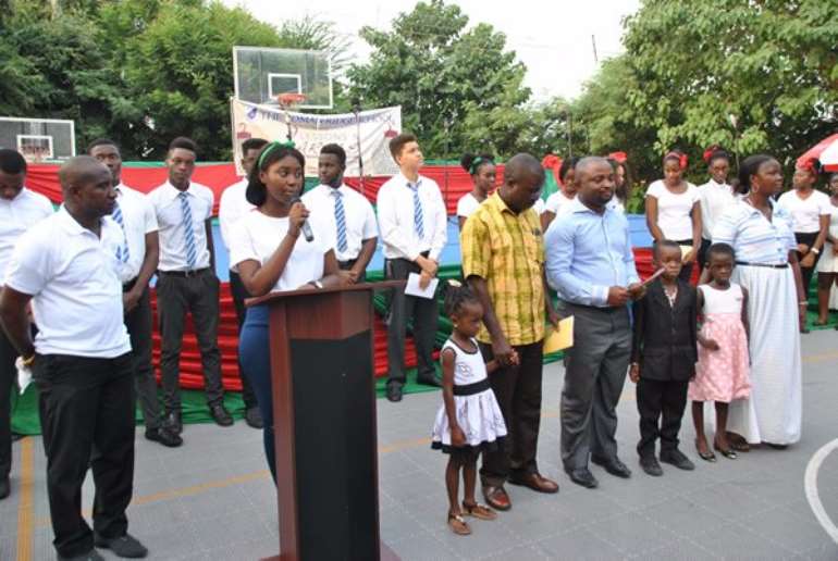 The Roman Ridge School performs 9 Lessons and Carols, presents items to ...