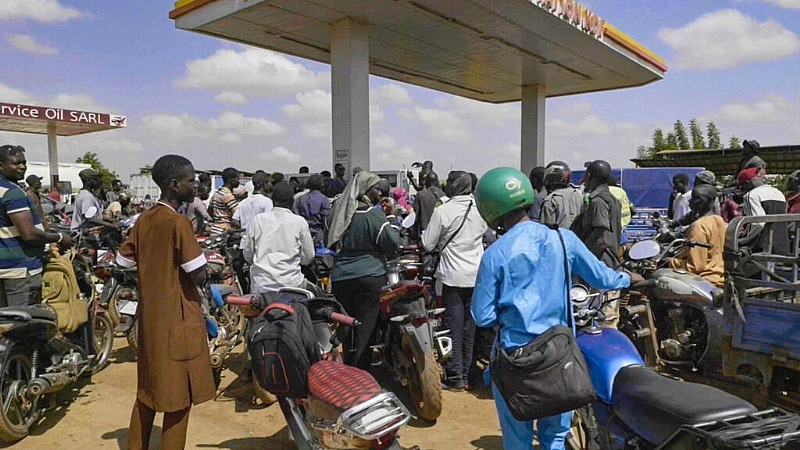 Mali under pressure to end fuel crisis as negotiations with jihadists stall