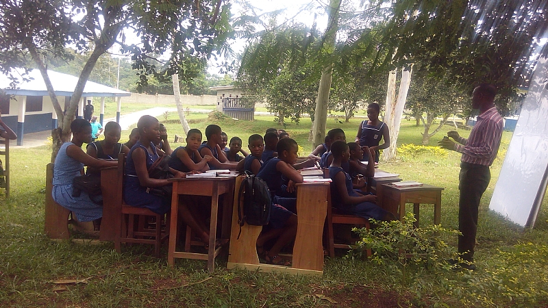 Free SHS: Odoben SHS Students Study Under Trees