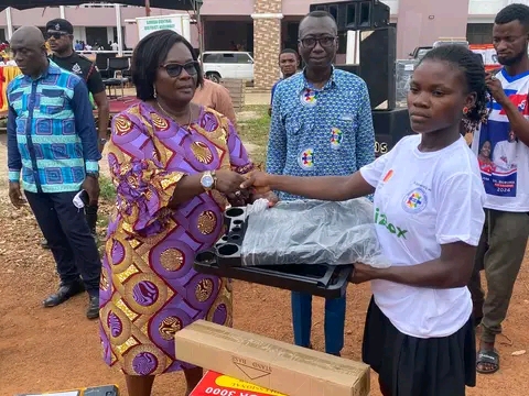 Gomoa Central District Assembly distributes start-up kits to Ghana ...