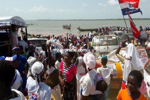 Stranded Akufo-Addo, campaign team ready to use Dambai ferry