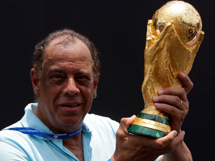 Carlos Alberto: Brazil legend dies aged 72