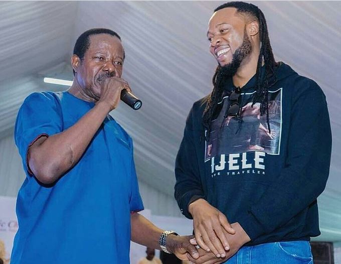 Juju Singer, King Sunny Ade, Spotted With Flavour N’abania On Stage