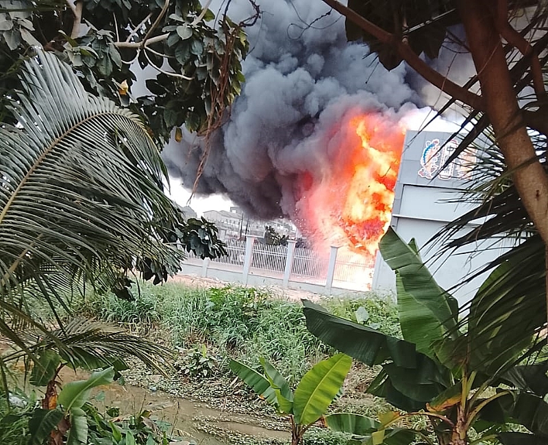 Fire burns newly opened China City Mall in Kumasi to ashes
