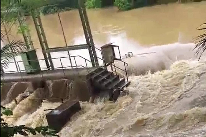 Three angry rivers overflow banks, cause floods in Eastern Region