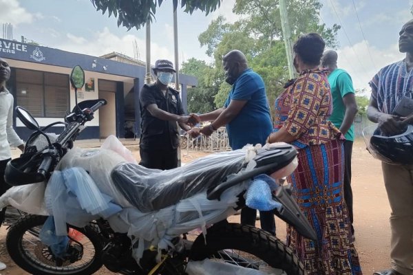 Ghana Maritime Authority equips Sandema Police to fight crime