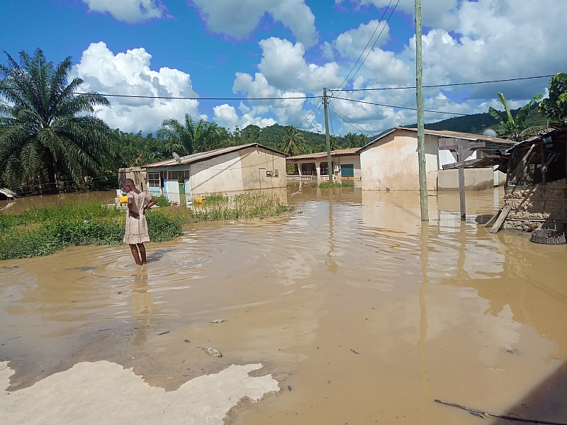 W/R: Two Communities Sink In River Ankobra