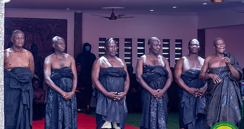 Sunyanimanhene enstools, elevates new sub-chiefs