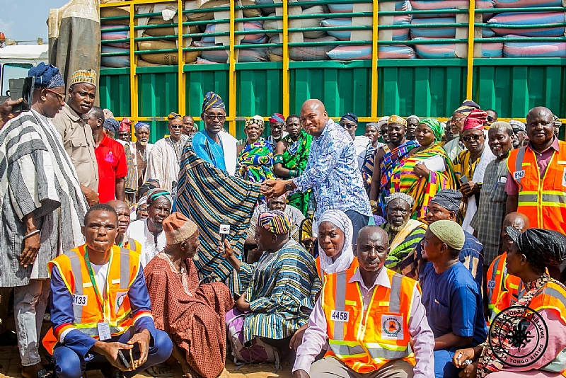 Ya-Na Abukari II presents food items to flood victims of Volta and ...