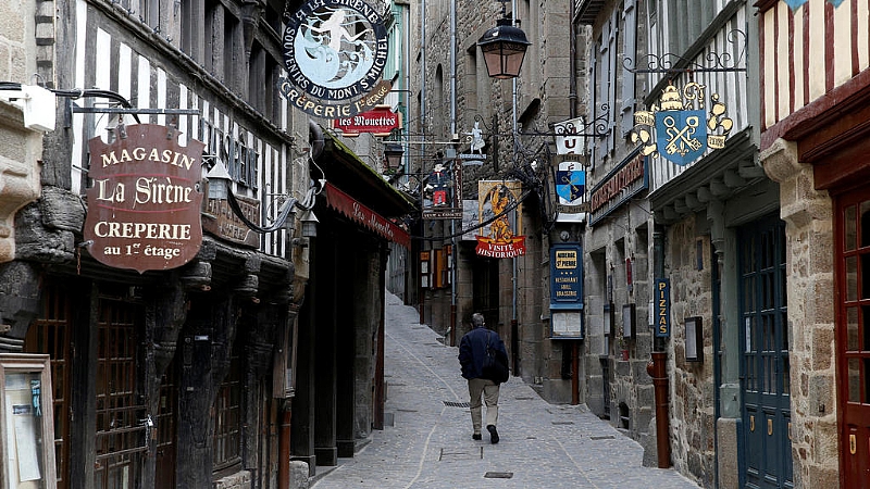 French retailers beg for permission to reopen from mid-November