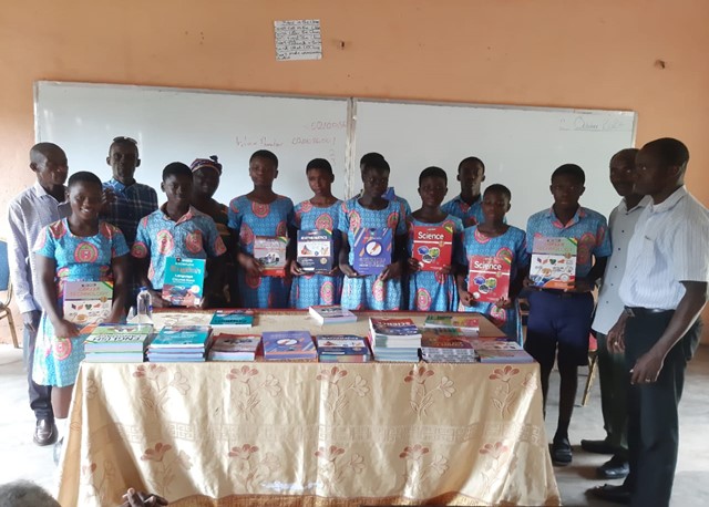 Akropong Anglican JHS receives donation of JHS textbooks