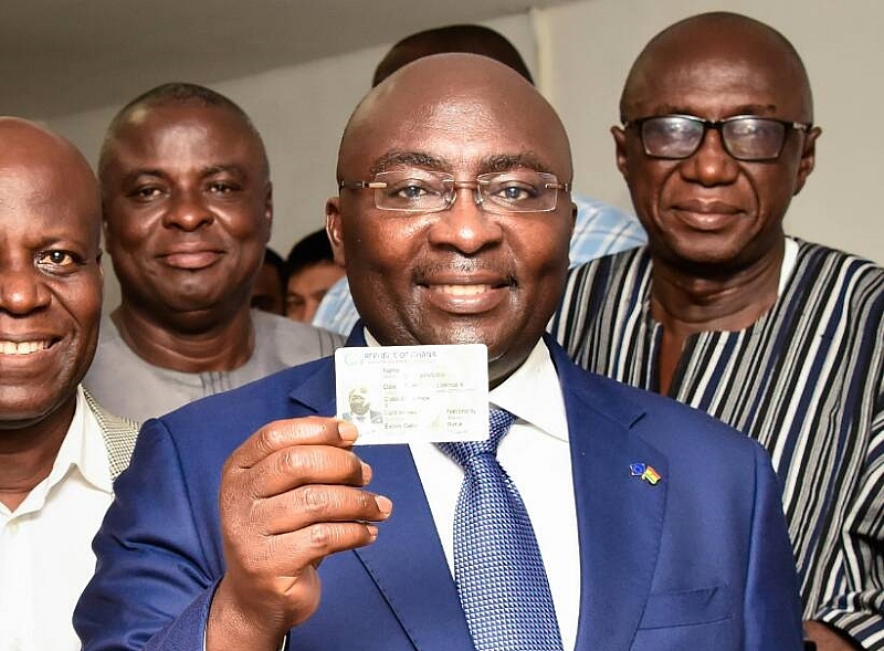 Veep Bawumia Gets His DVLA Smart Card License Veep Bawumia Gets His DVLA Smart Card License