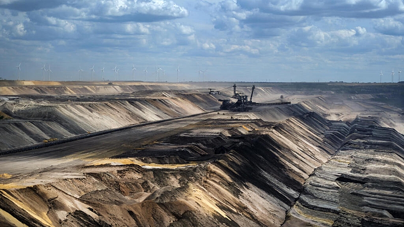 Plans to scale up fossil fuels threaten 1.5C climate target, UN warns