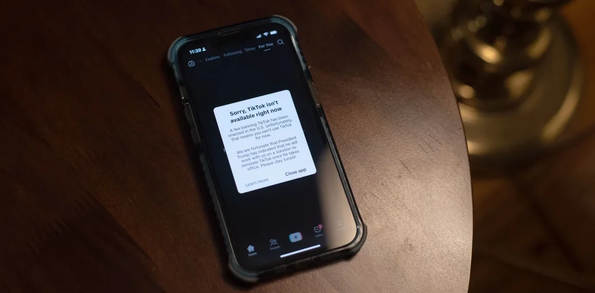 TikTok goes offline in US hours before ban due to come in