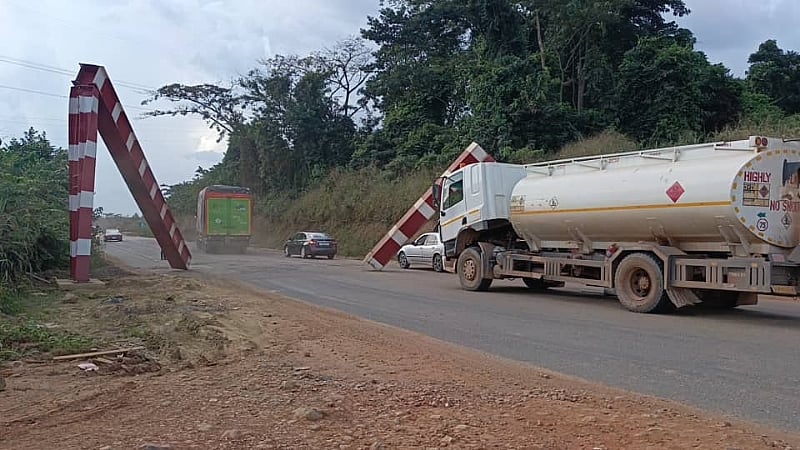Collapsed height barrier on Accra-Kumasi highway poses danger to motorists