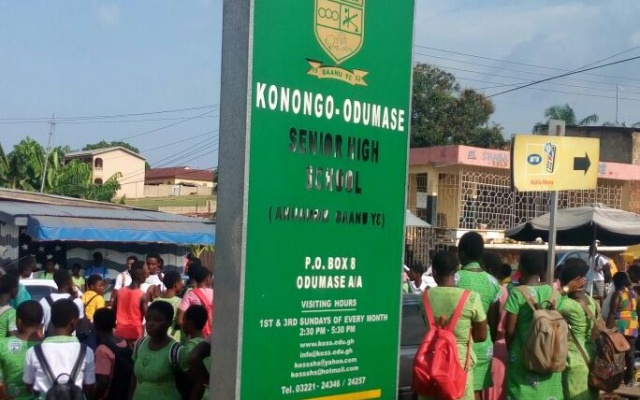 Regional Minister Supports Konongo Odumasi SHS Fire Victims