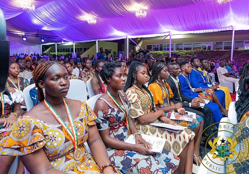 Akufo-Addo presents gold award to 200 young people