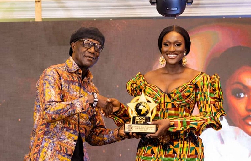Linda Osifo honored as Supreme African Celebrity Role Model of the Year at STDA Awards