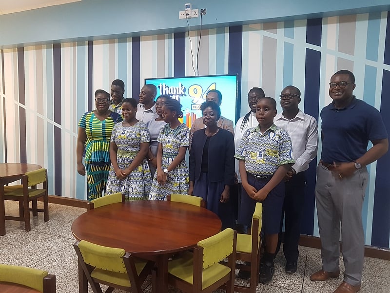 Ridge Church School 94 Year Group Refurbishes Library