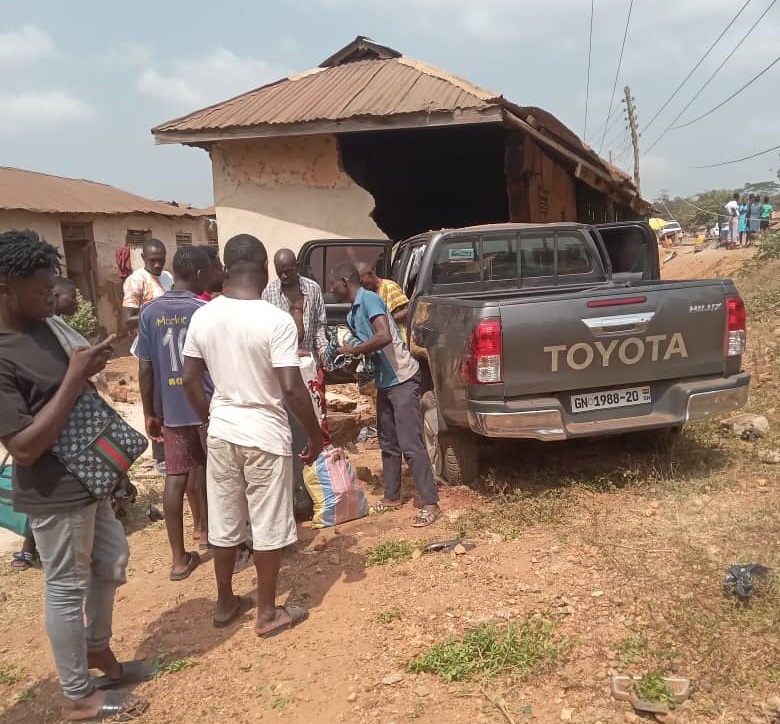 One killed, three others hospitalised as Toyota Hilux crash into ...