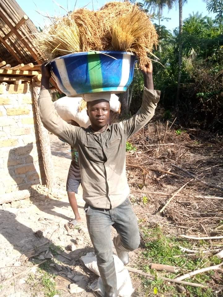 A young Liberian Farmer Galakpai Kollie calls on the Liberian ...
