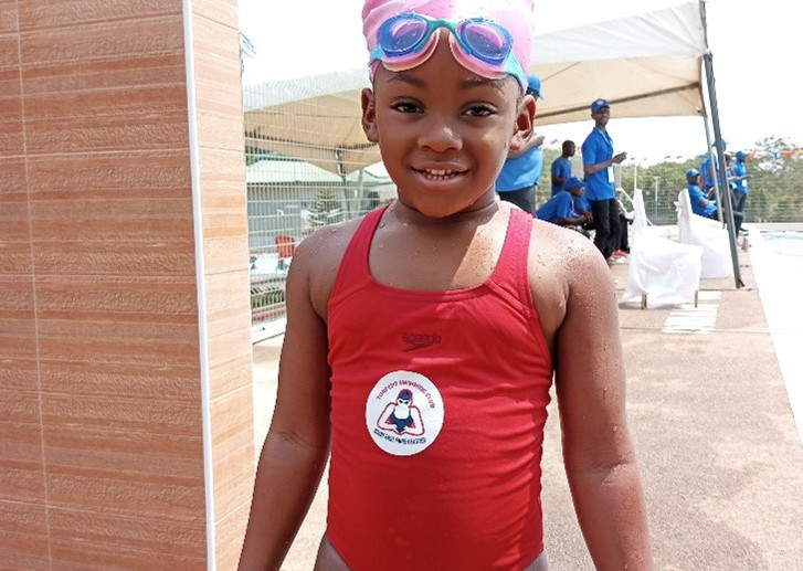4-year-old Alexis makes history to become the youngest swimmer in Ghana ...