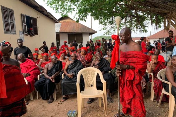 V/R: Abutia-Teti drapes black and red for Dzifa Ativor's burial