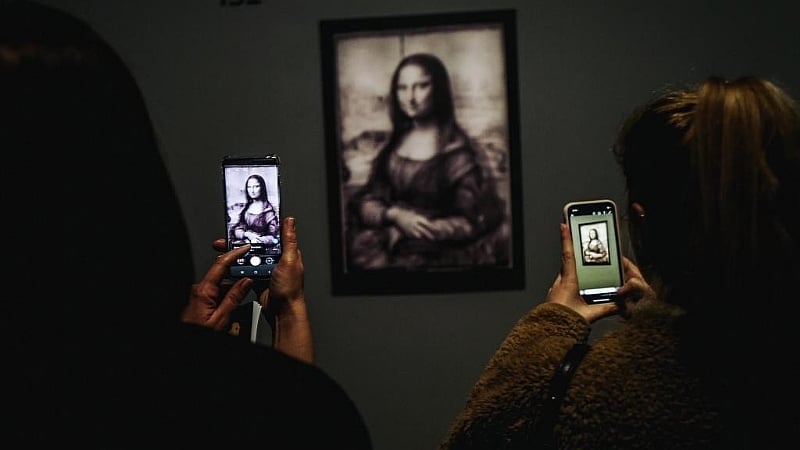 Da Vinci code: Leonardo brings all-night art to the Louvre