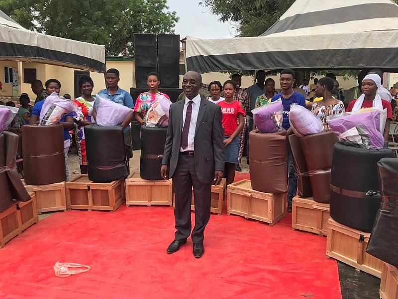 Lawyer Dickson Osei-Asibey donates free mattresses to SHS students in ...