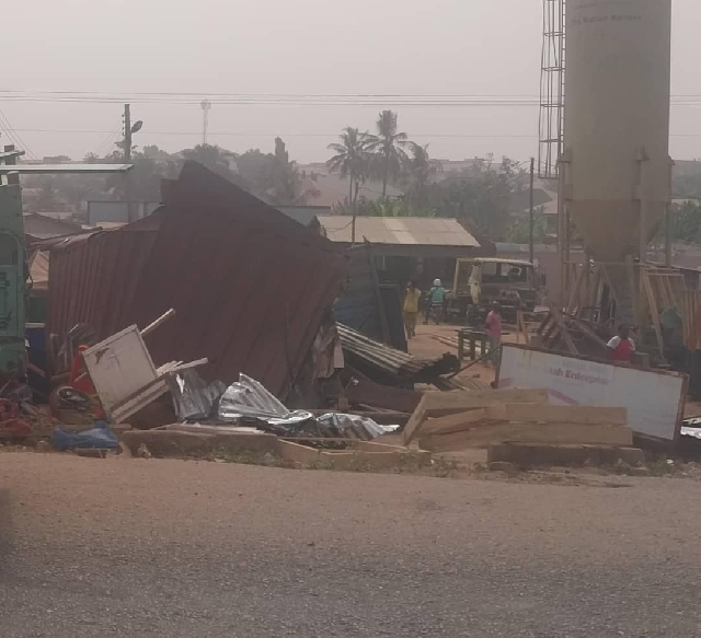 Structures along shoulders of Adentan-Dodowa road demolished as two ...