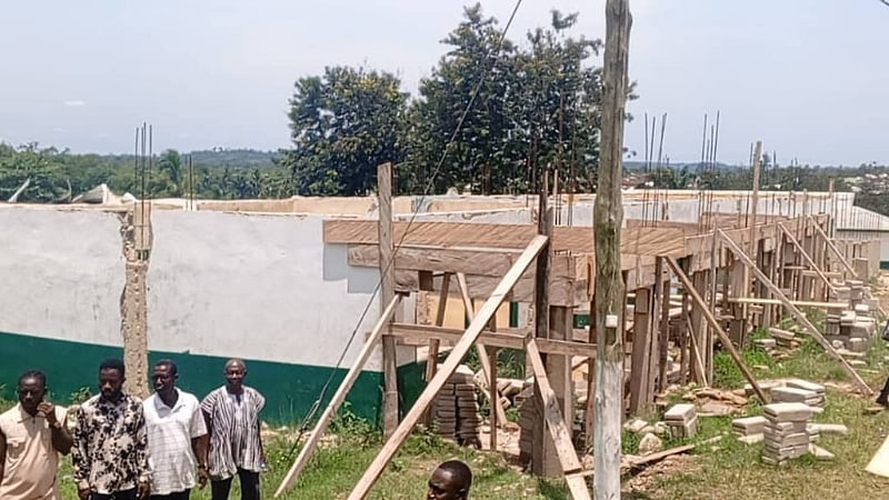 Adankwaman SHS students eat under trees after collapse of dining hall