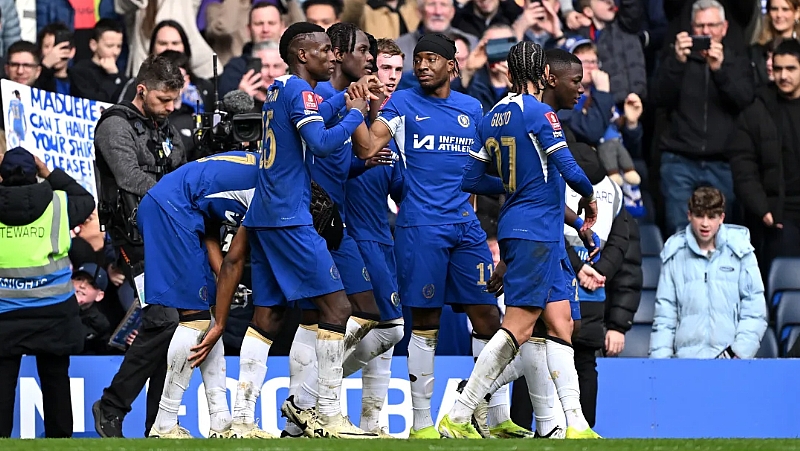 Chelsea score late for dramatic FA Cup win over Leicester